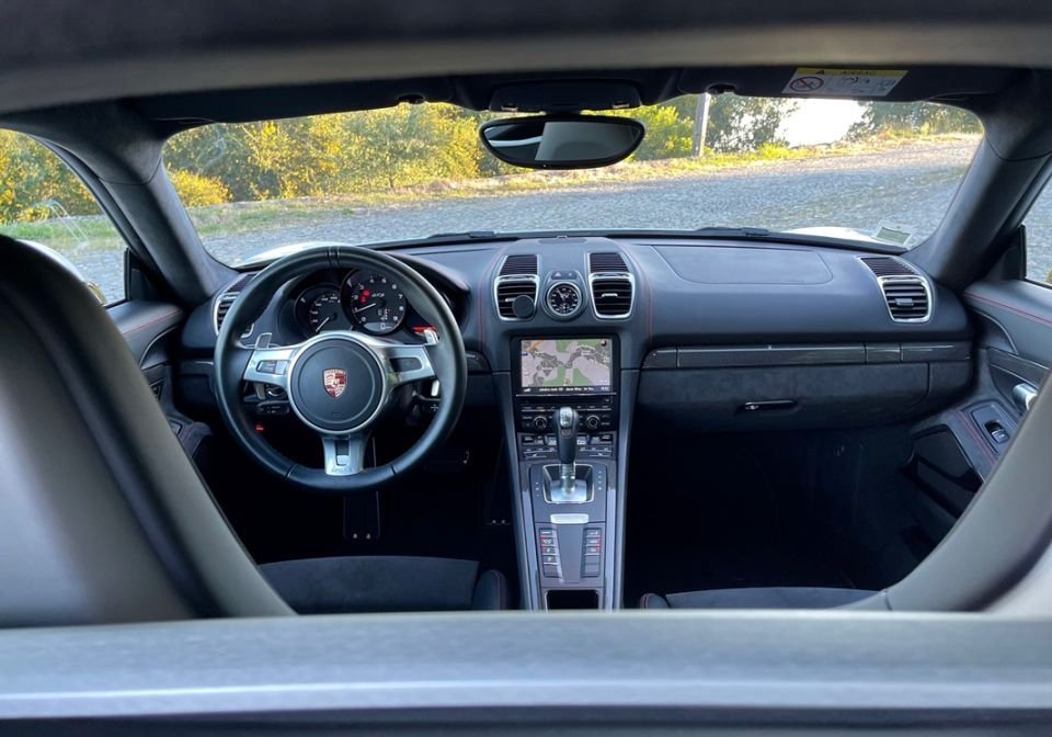 Porsche 718 GTS - MTS Auto Import - Courtier automobile