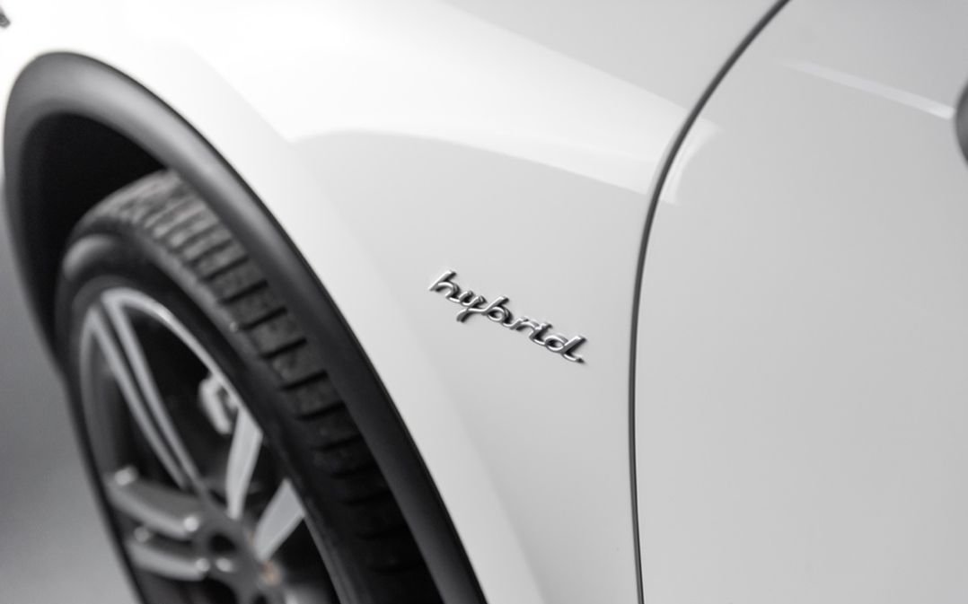 Porsche Cayenne S hybride - MTS Auto Import - Courtier automobile